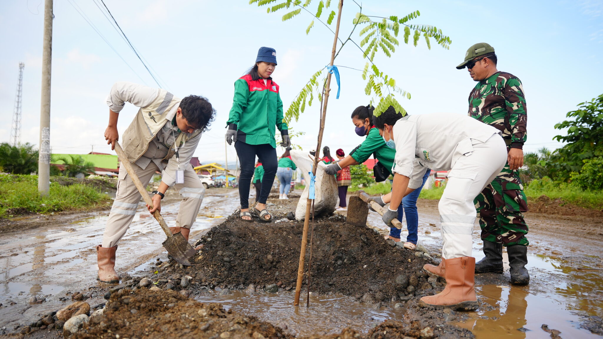 IMIP Menanam Harapan, Dukung Masa Depan Bahodopi Hijau - PT Indonesia ...